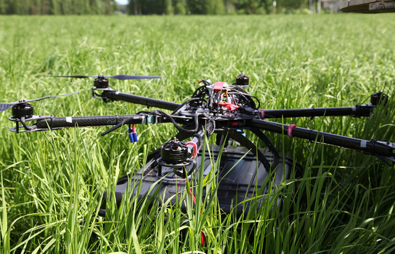 Drooni tehostamaan nurmen viljelyä - Maatilan Pellervo